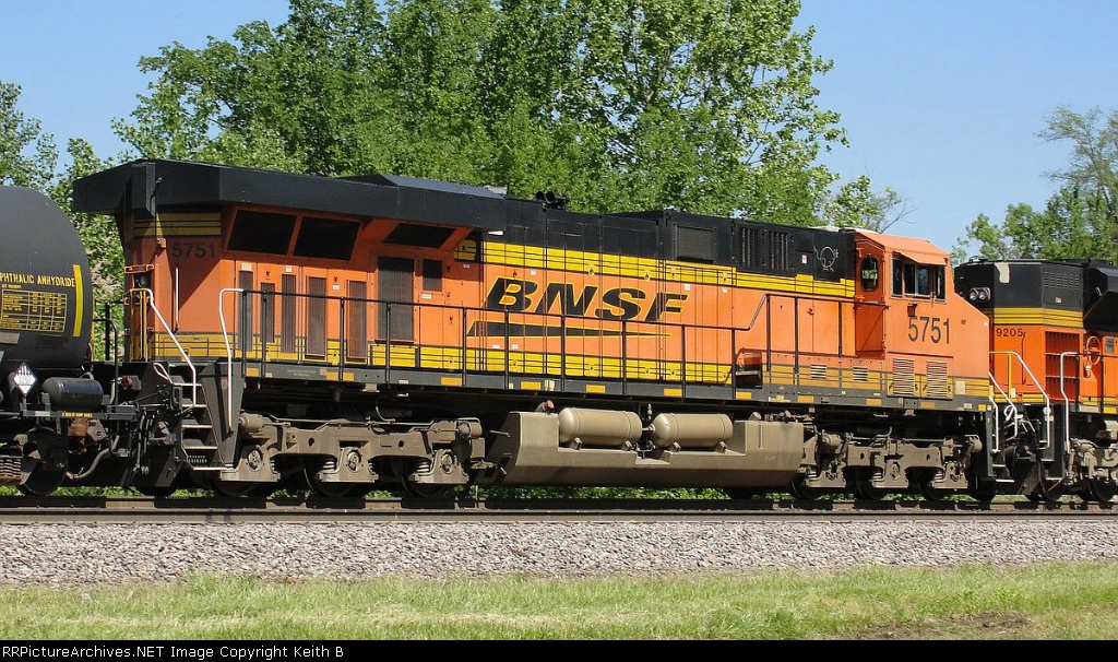 BNSF 5751